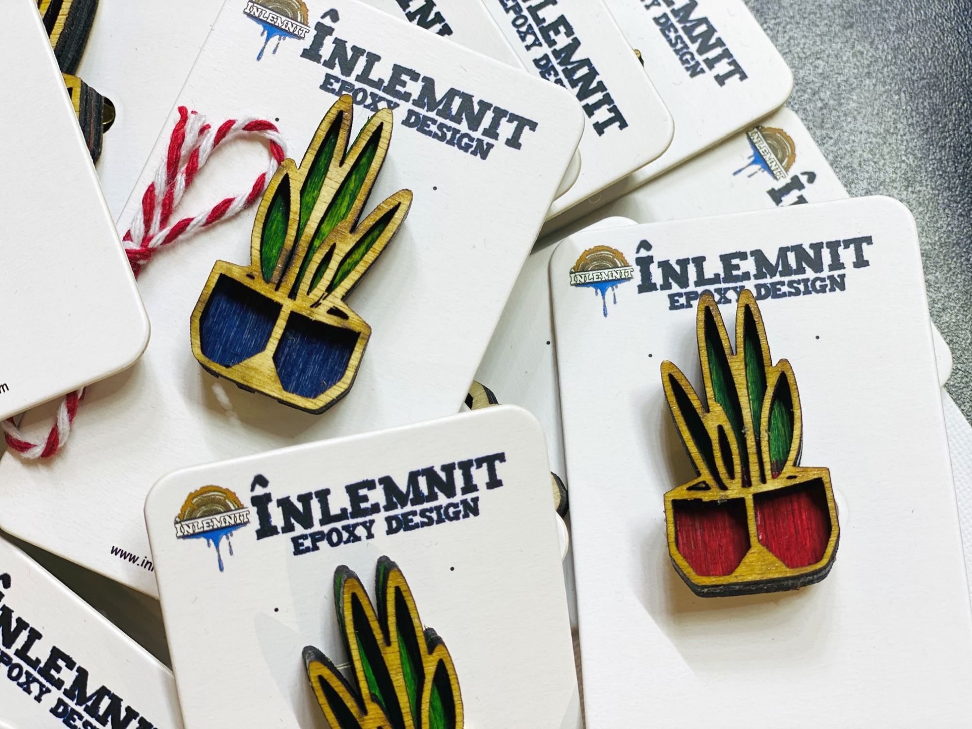 Brosa "Floare in ghiveci" - INLEMNIT - Produse unice din lemn si rasina ...